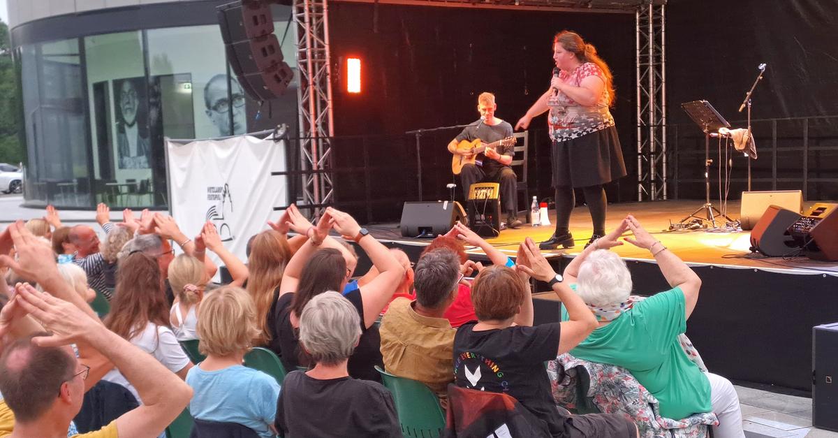 250 erleben in Wetzlar ein Ereignis im „kleinen Schwarzen“